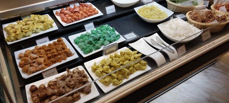 Four Seasons Hotpot And Buffet Review: Is It Worth It? - EatMyBananas.com
