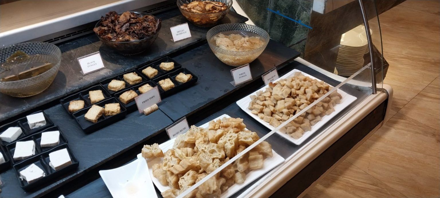 Four Seasons Hotpot And Buffet Review: Is It Worth It? - EatMyBananas.com